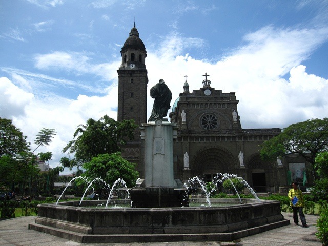 Manila Cathedral Fountain, Plaza Roma, Intramuros, Manila 2007 ...