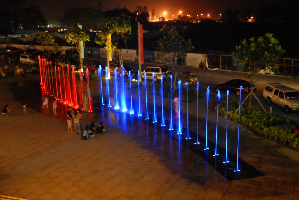 Ayala Marquee Mall Civic Plaza Interactive Fountain, Angeles City ...