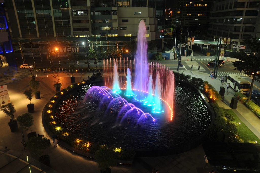 Uptown Mall Musically Dancing Fountain, BGC Taguig, 2016 ...